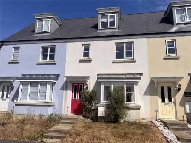 3 bedroom terraced house for rent in Oaktree Road, South Molto.