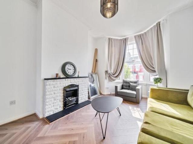 3 bedroom terraced house for rent in Old Road West Gravesend DA11