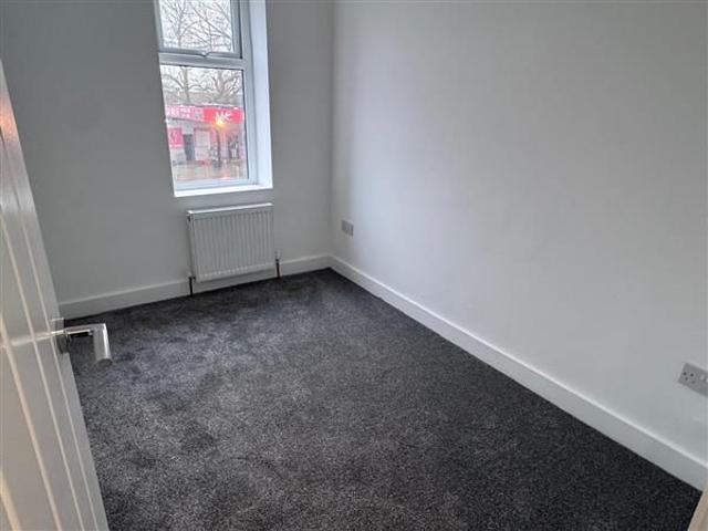 3 Bedroom Terraced House For Rent in Oldham Road, Manchester