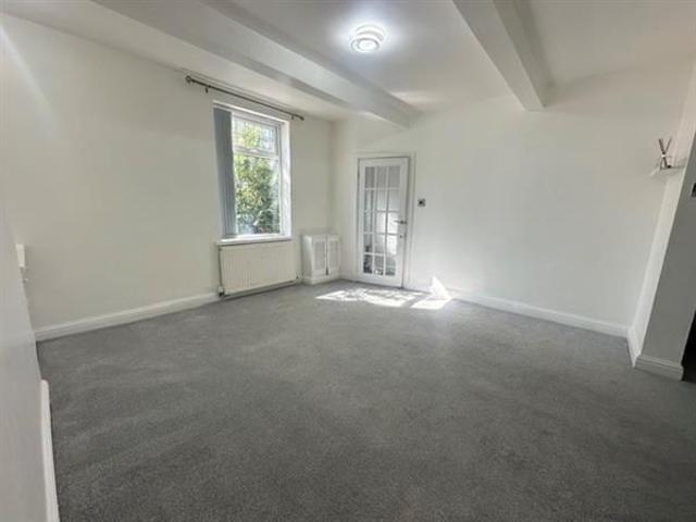 3 Bedroom Terraced House For Rent in Oldham Road, Manchester
