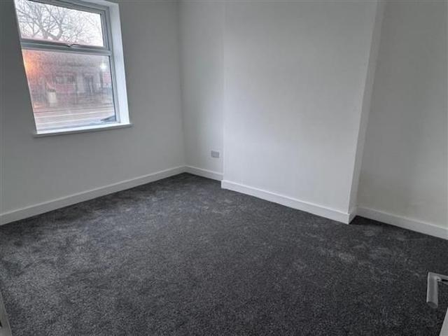 3 Bedroom Terraced House For Rent in Oldham Road, Manchester