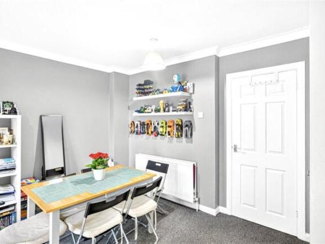3 bedroom terraced house for rent in Orchard Street, Walthamstow, London, E17