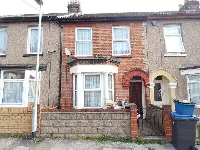 3 bedroom terraced house for rent in Oswald Road, CT17