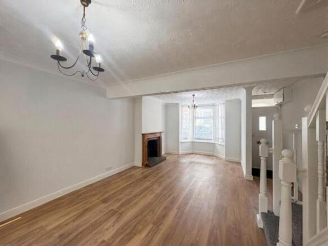 3 bedroom terraced house for rent in Oswald Road, Dover, CT17