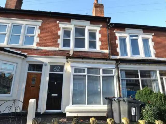 3 bedroom terraced house for rent in Oxford Street, Stirchley.