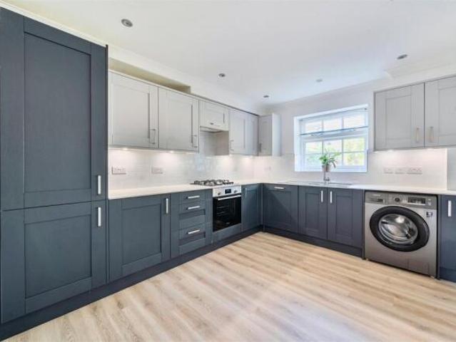 3 bedroom terraced house for rent in Lower Brook Street, Basingstoke, RG21