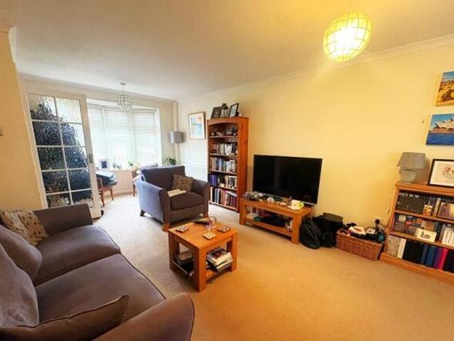 3 bedroom terraced house for rent in Lower Edgeborough Road, Guildford, GU1