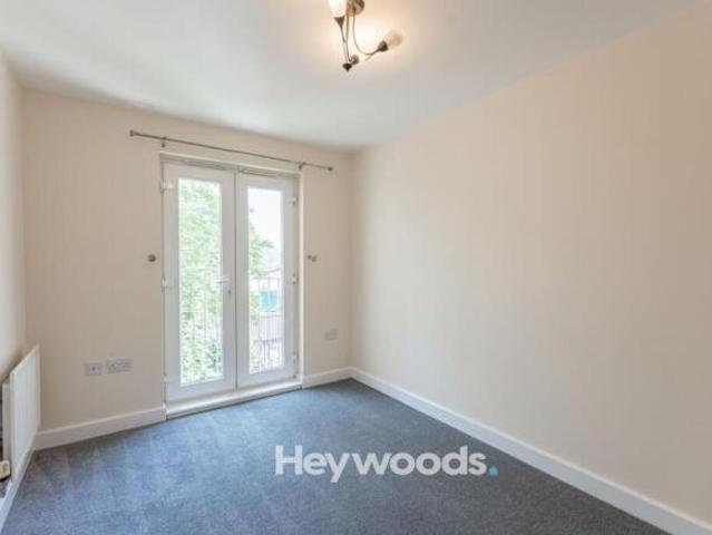 3 bedroom terraced house for rent in Lower Hadderidge, Stoke On Trent, ST6