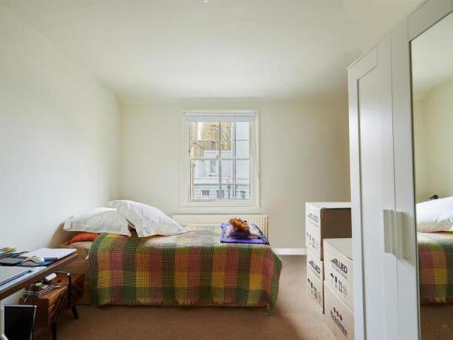 3 bedroom terraced house for rent in Lower Richmond Road, Putney, SW15