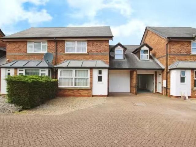 3 bedroom terraced house for rent in Long Close, BS32
