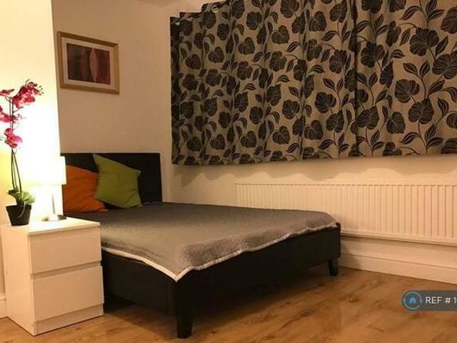 3 bedroom terraced house for rent in Long Lane StainesUponThames TW19