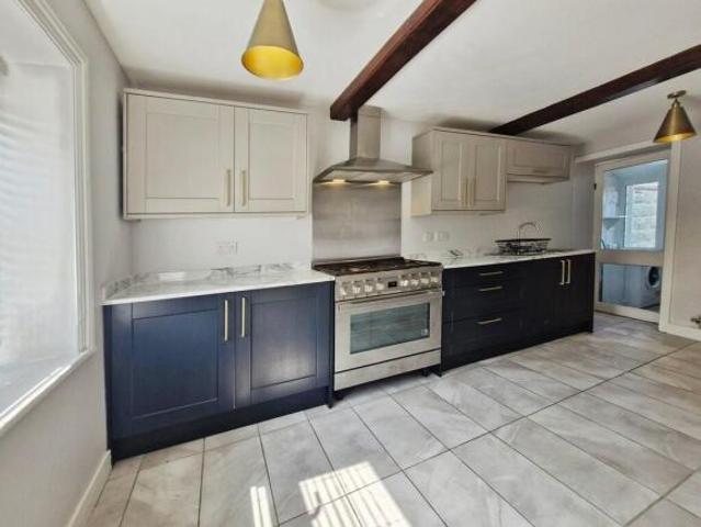 3 bedroom terraced house for rent in Long Row, Horsforth, Leeds, LS18