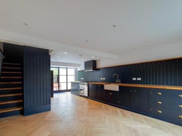 3 Bedroom Terraced House For Rent In London, Greater London