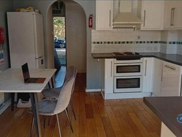 3 Bedroom Terraced House For Rent In London