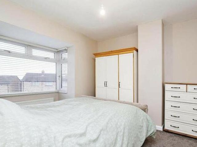 3 Bedroom Terraced House For Rent In London