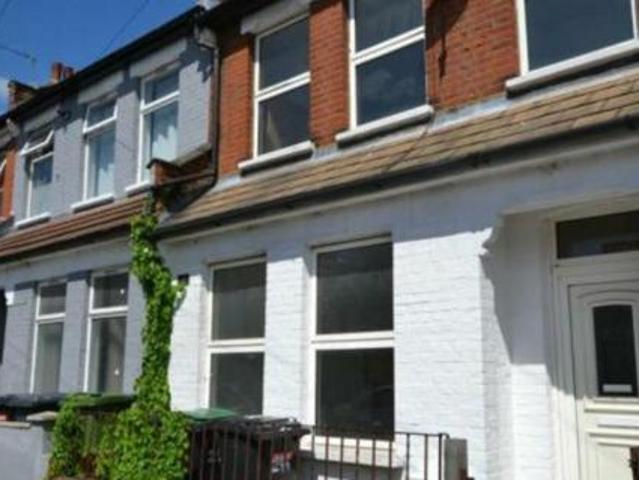 3 Bedroom Terraced House For Rent In London