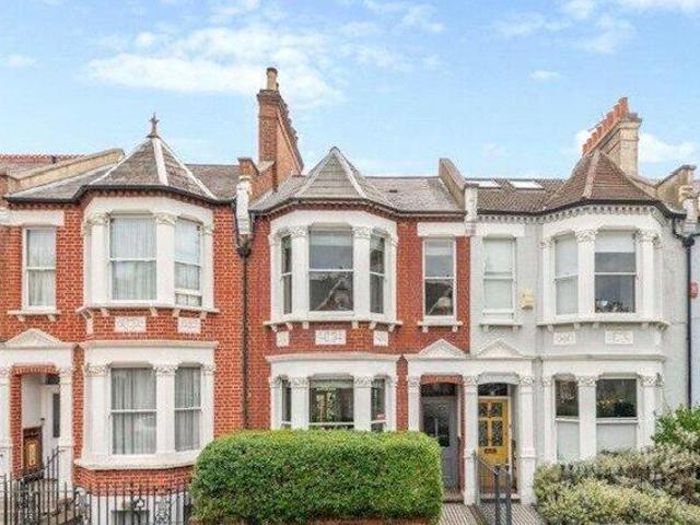 3 Bedroom Terraced House For Rent In London