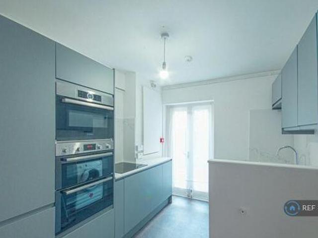 3 Bedroom Terraced House For Rent In London