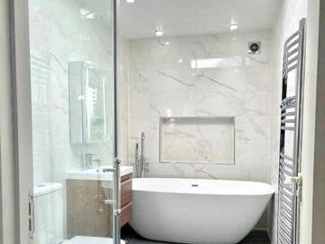 3 Bedroom Terraced House For Rent In London