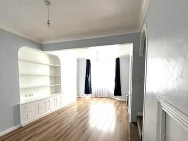 3 Bedroom Terraced House For Rent In London