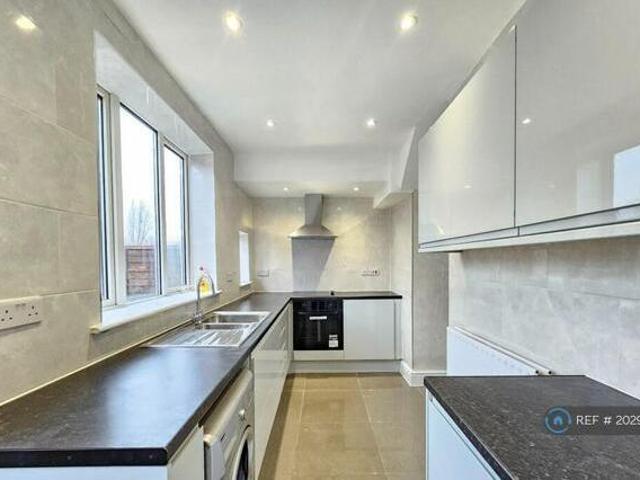 3 Bedroom Terraced House For Rent In London
