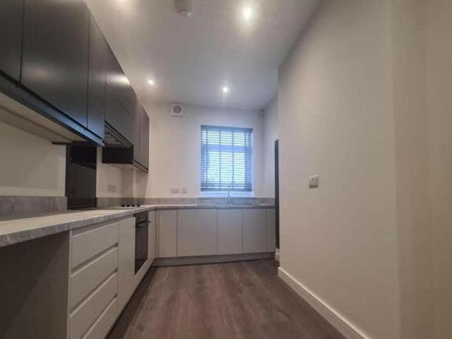 3 Bedroom Terraced House For Rent In London