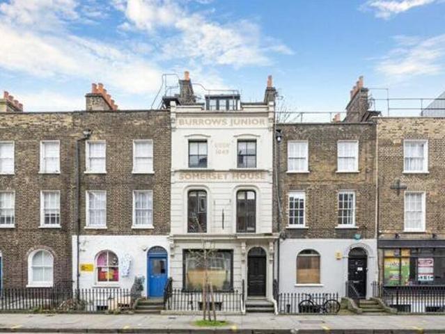 3 Bedroom Terraced House For Rent In London