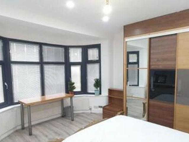 3 Bedroom Terraced House For Rent In London