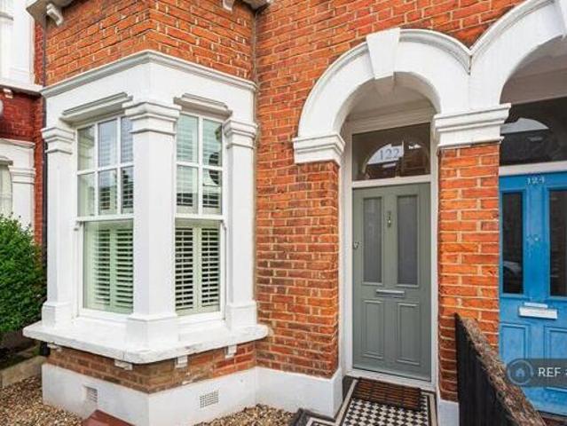 3 Bedroom Terraced House For Rent In London