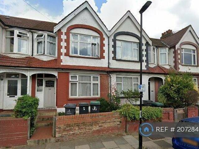 3 Bedroom Terraced House For Rent In London