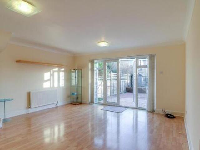 3 Bedroom Terraced House For Rent In London