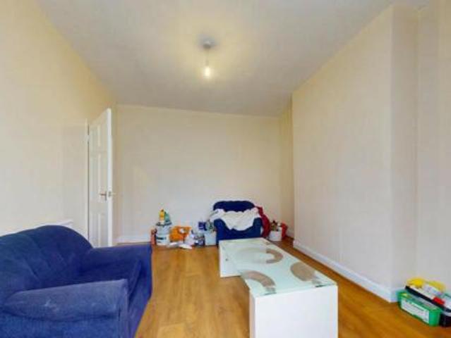 3 Bedroom Terraced House For Rent In London