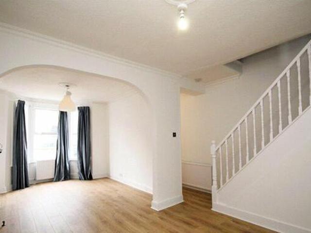 3 Bedroom Terraced House For Rent In London