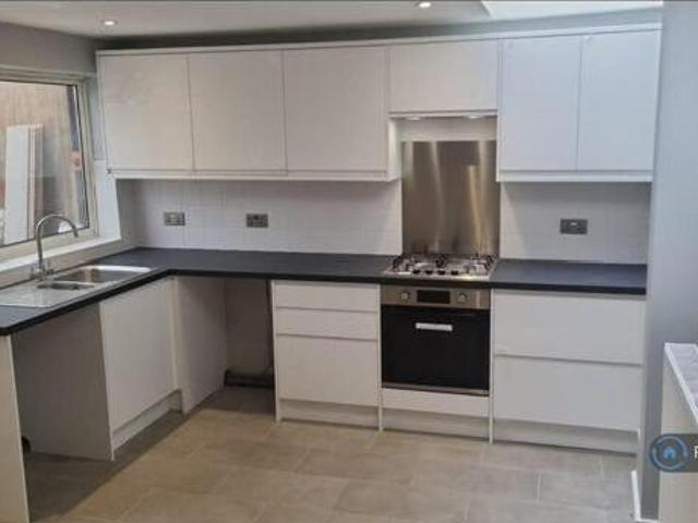 3 Bedroom Terraced House For Rent In London
