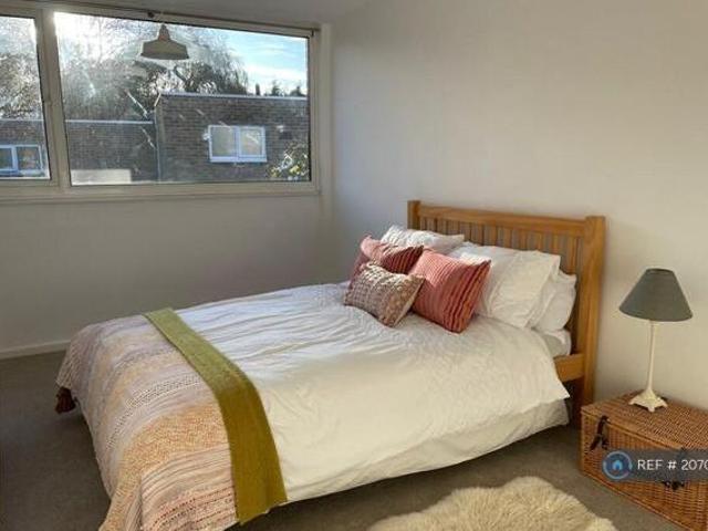 3 Bedroom Terraced House For Rent In London