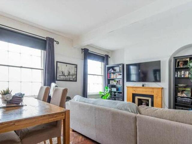 3 Bedroom Terraced House For Rent In London