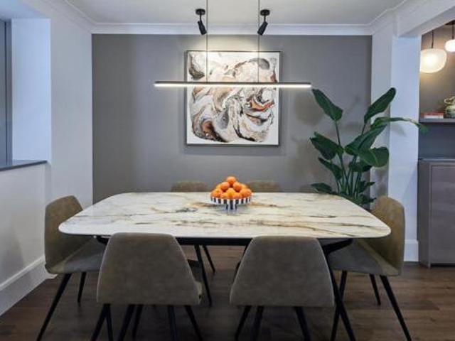 3 Bedroom Terraced House For Rent In London