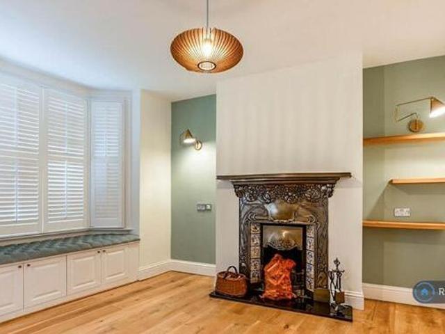 3 Bedroom Terraced House For Rent In London
