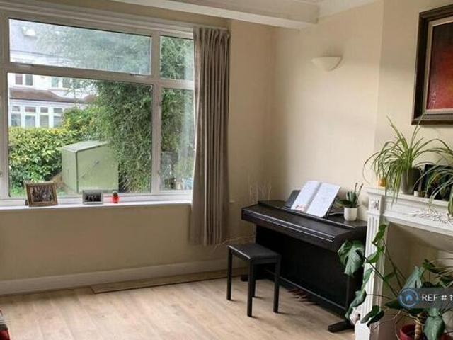 3 Bedroom Terraced House For Rent In London