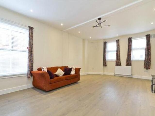 3 Bedroom Terraced House For Rent In London