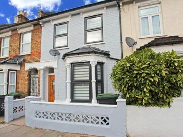 3 Bedroom Terraced House For Rent In London