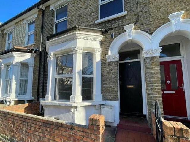 3 Bedroom Terraced House For Rent In London