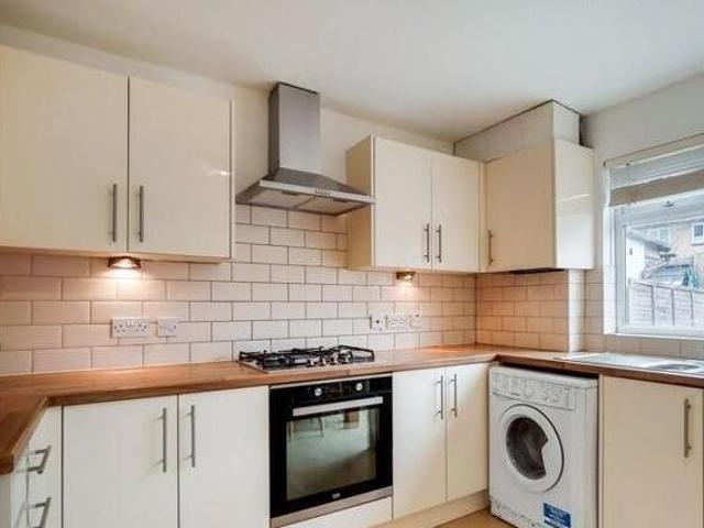 3 Bedroom Terraced House For Rent In London