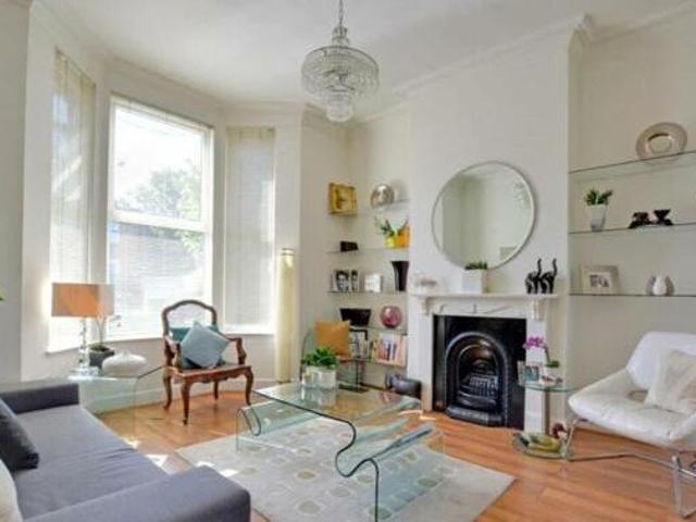 3 Bedroom Terraced House For Rent In London