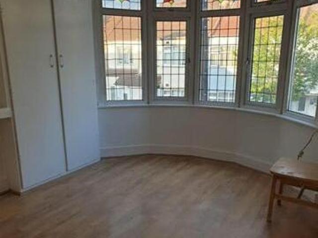 3 Bedroom Terraced House For Rent In London