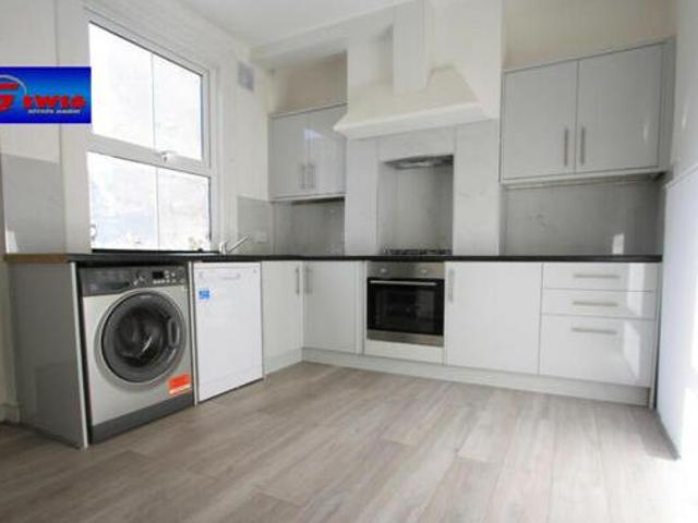 3 Bedroom Terraced House For Rent In London