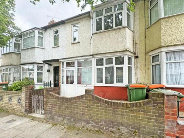 3 Bedroom Terraced House For Rent In London