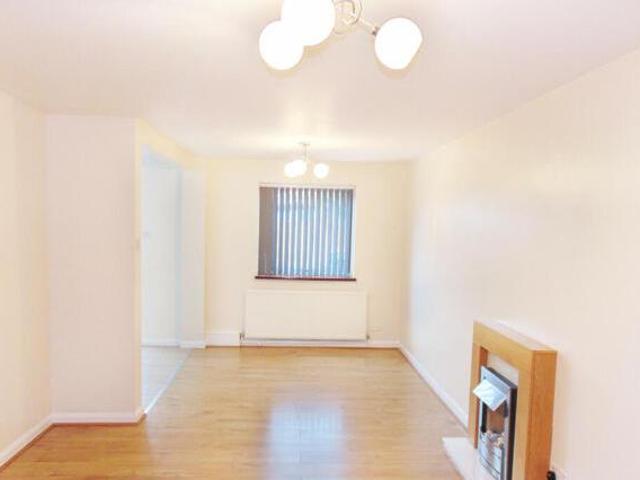 3 Bedroom Terraced House For Rent In London
