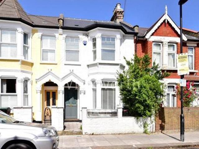 3 Bedroom Terraced House For Rent In London