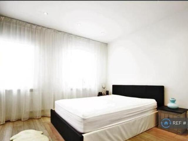 3 Bedroom Terraced House For Rent In London